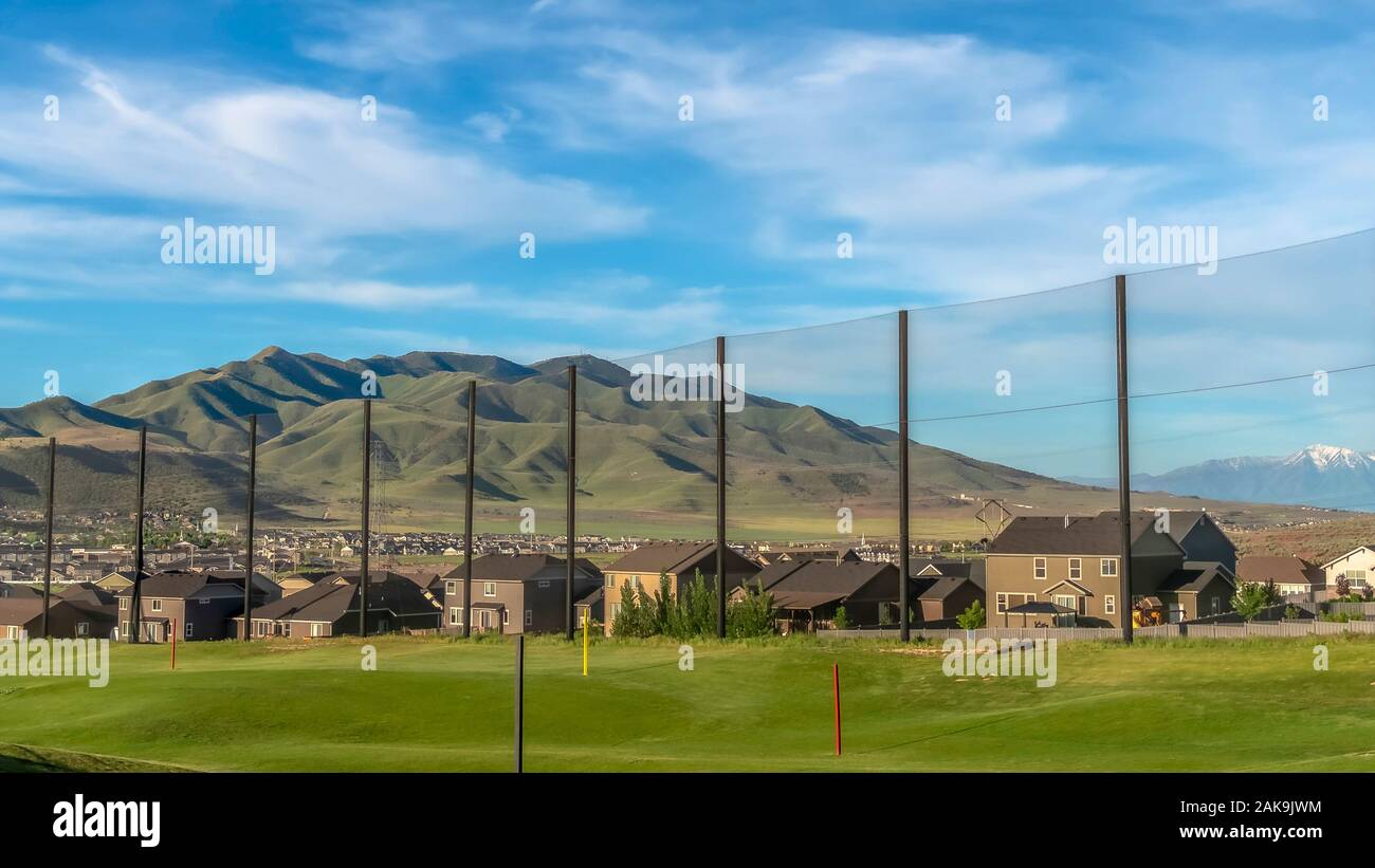 Golf putting course hi-res stock photography and images - Alamy