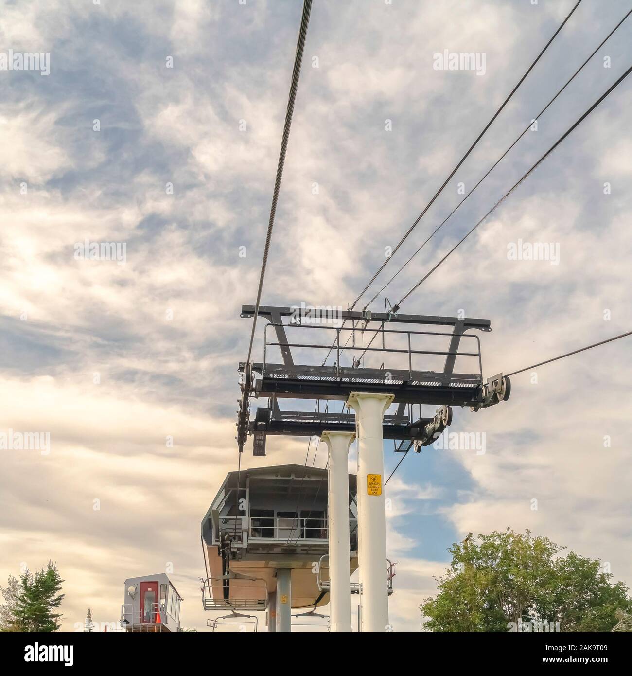Chairlift top terminal hi-res stock photography and images - Alamy
