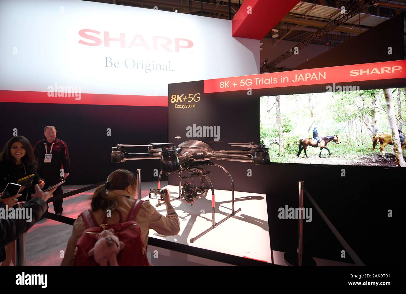 8k tv ces hi-res stock photography and images - Alamy