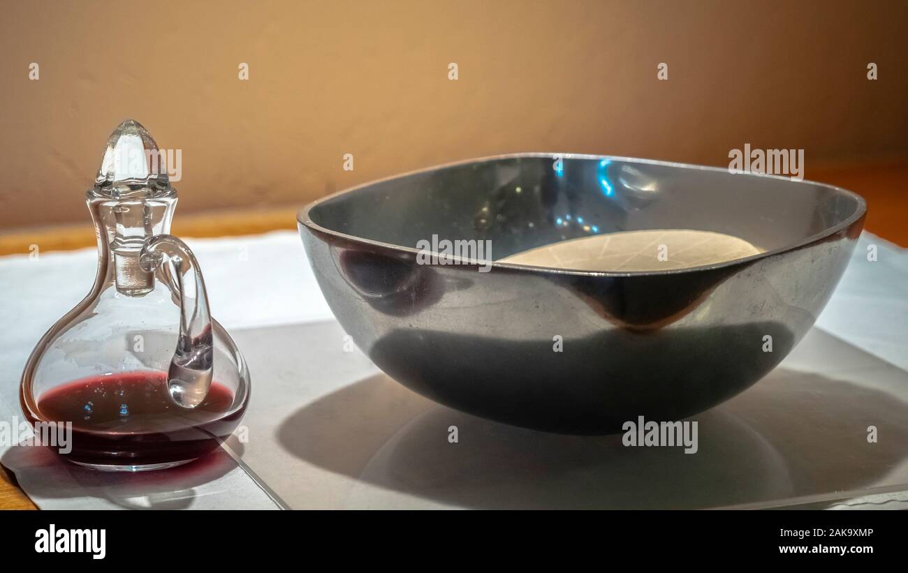 Sacred communion wafers hi-res stock photography and images - Alamy