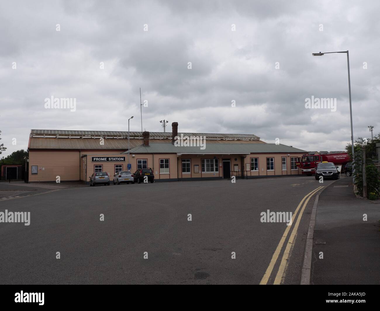 The wooden railway station at Frome Somerset (exterior view Stock Photo ...