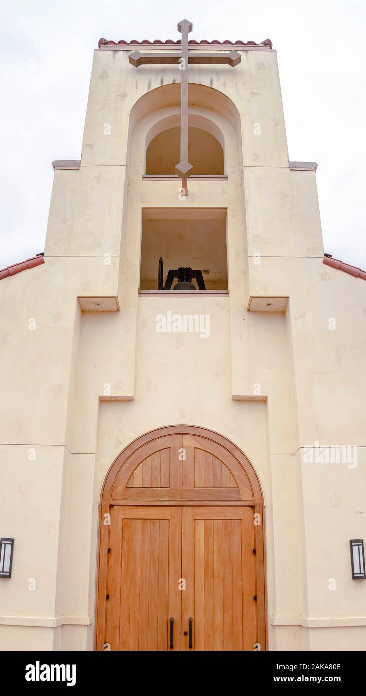 Vertical frame Front entrance to a white washed modern church Stock ...