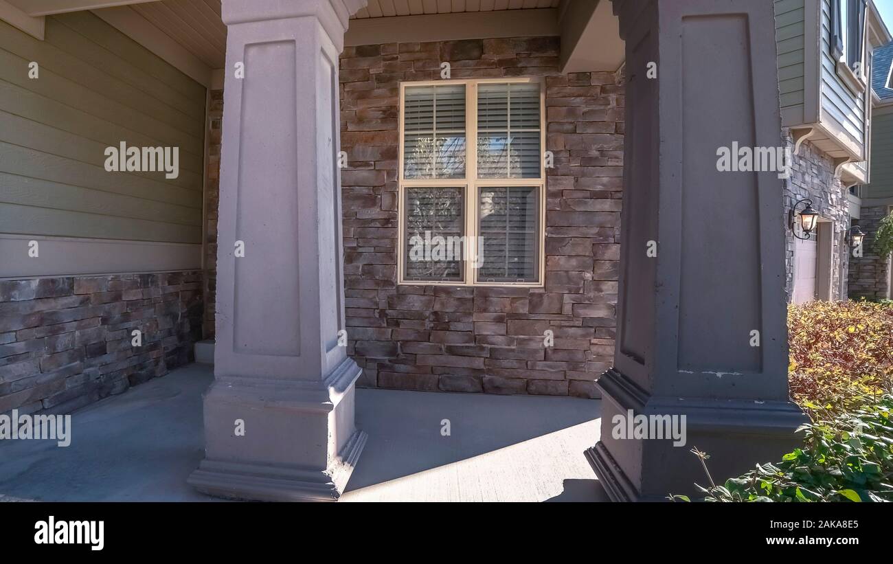 Panorama Decorative large pillars on an entrance porch Stock Photo - Alamy