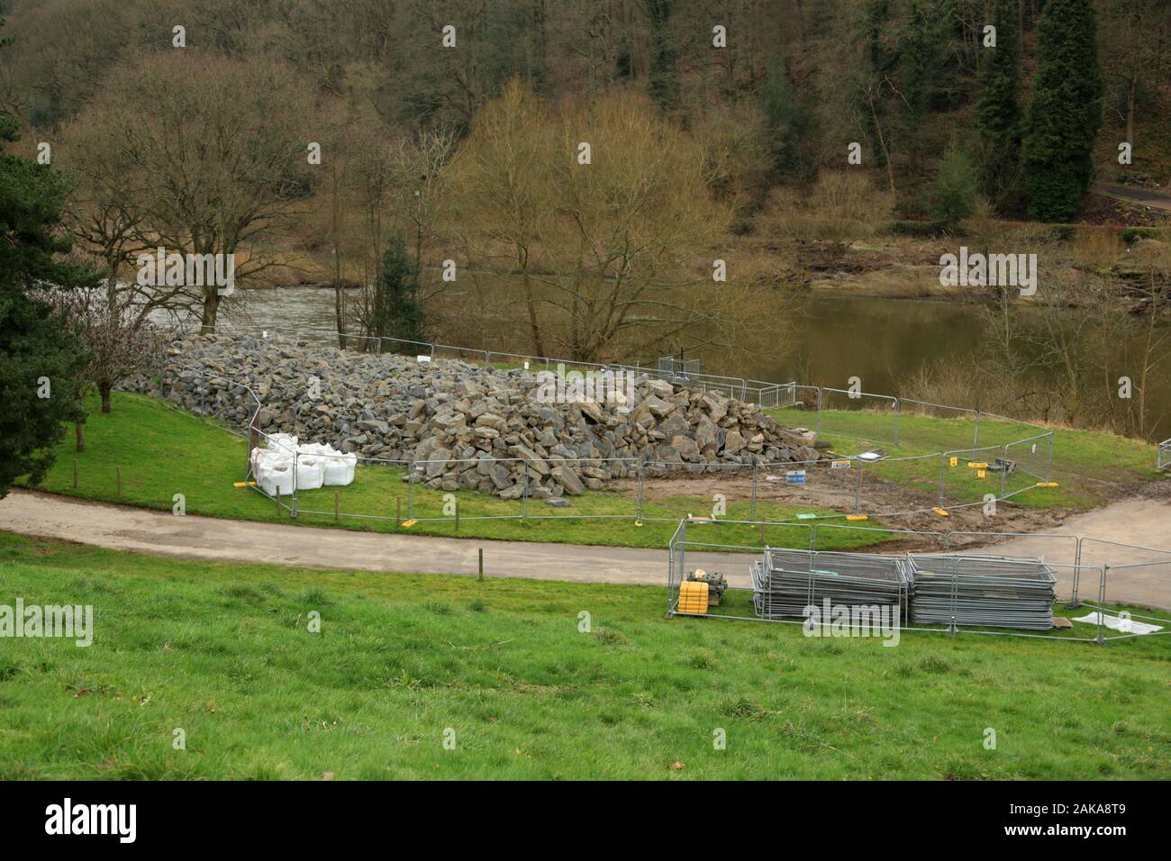 River defences hi-res stock photography and images - Alamy