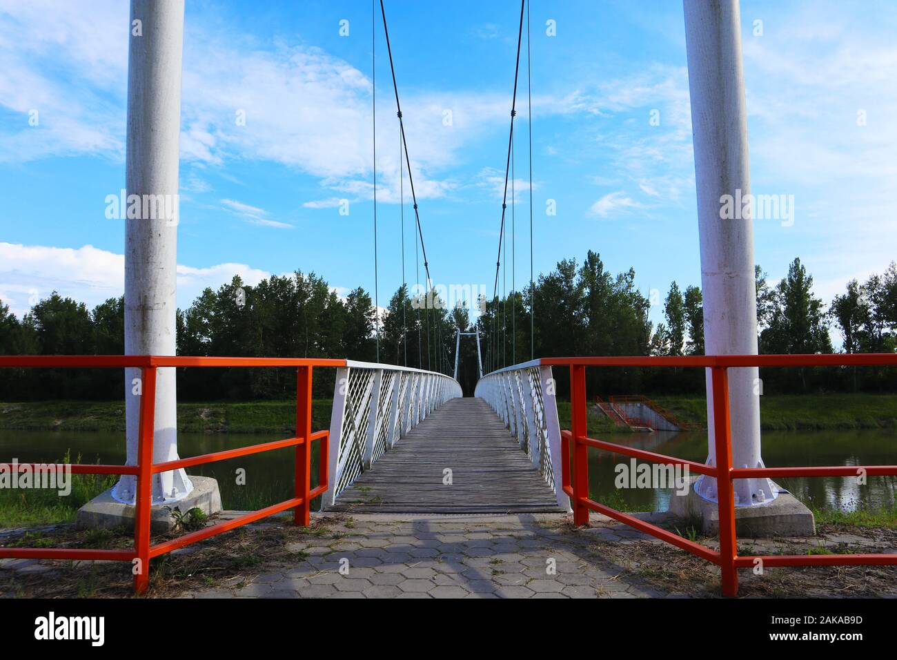 Brige over river hi-res stock photography and images - Alamy