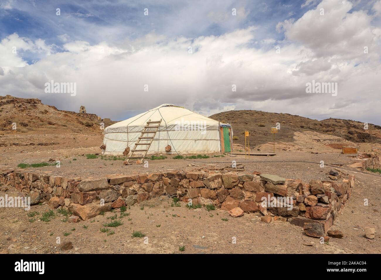 Gobi desert yurts hi-res stock photography and images - Alamy