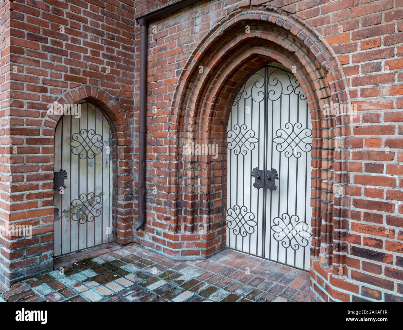 Gothic doors hi-res stock photography and images - Alamy