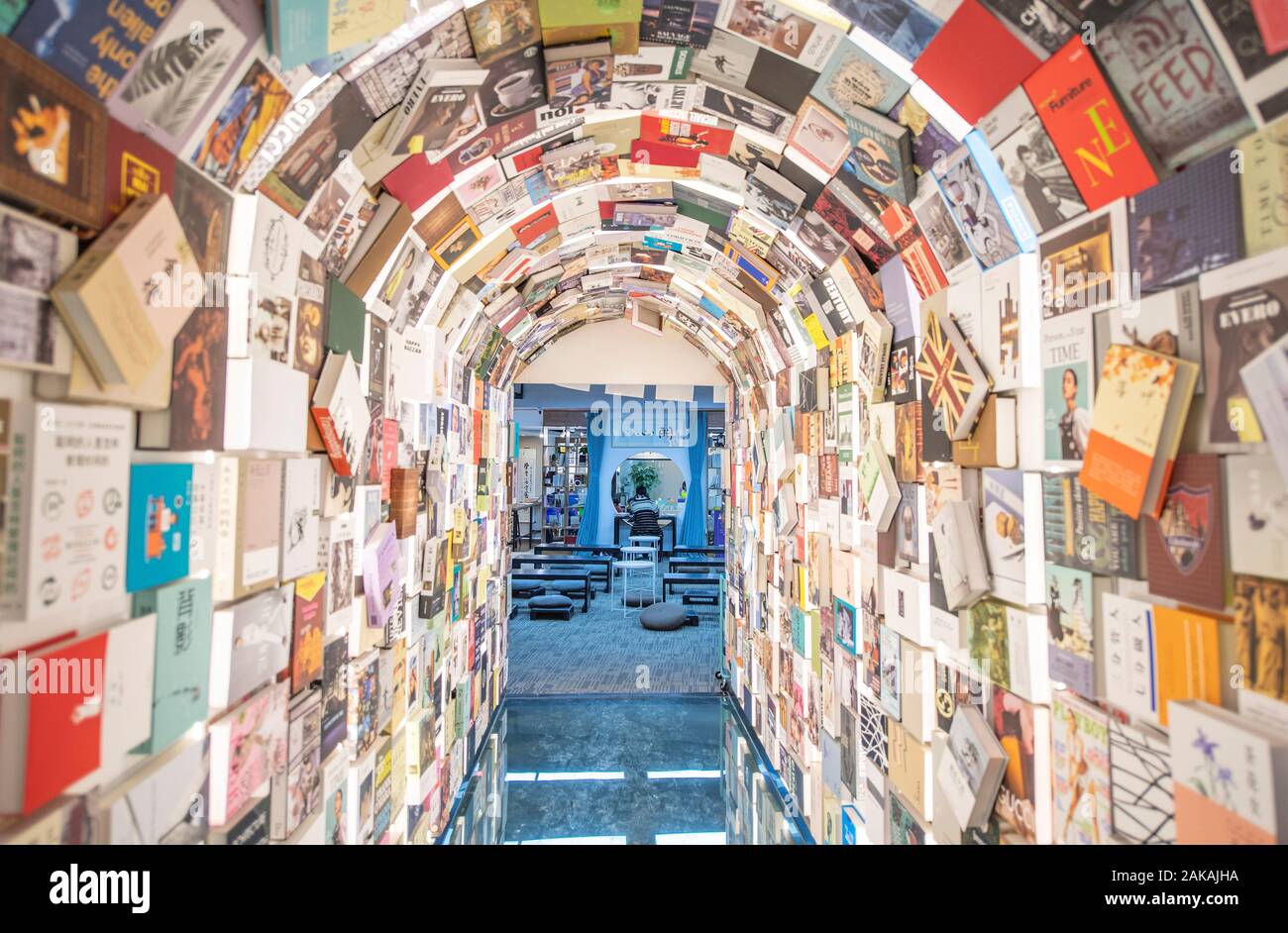 Taiyuan, China's Shanxi Province. 8th Jan, 2020. A resident reads books ...