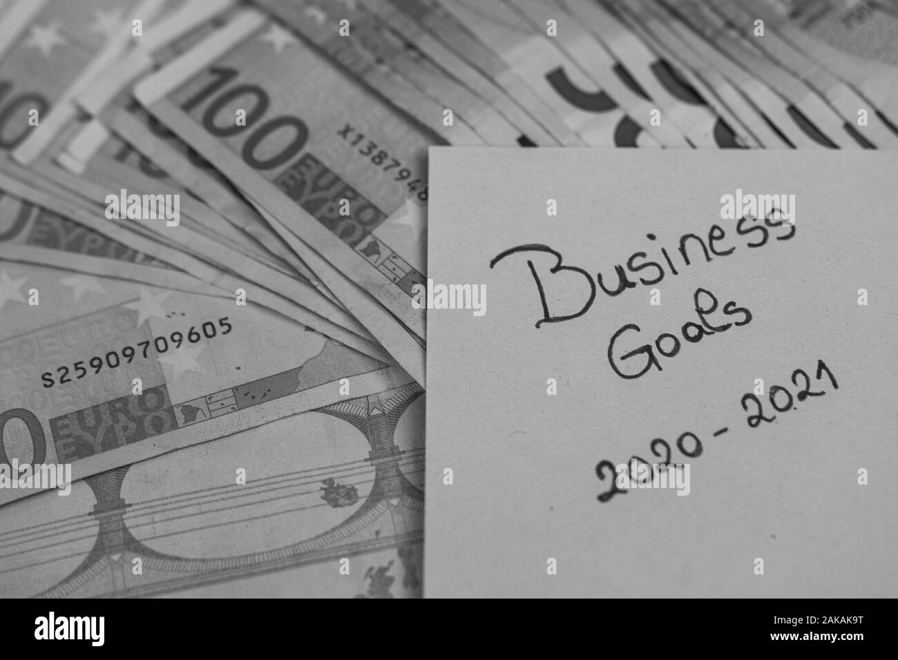 Sticky note on money. Text business plan on post it. Black and white ...
