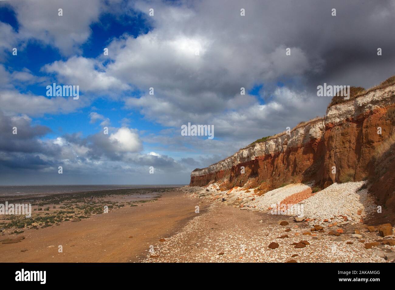 Stratified cliffs hi-res stock photography and images - Alamy