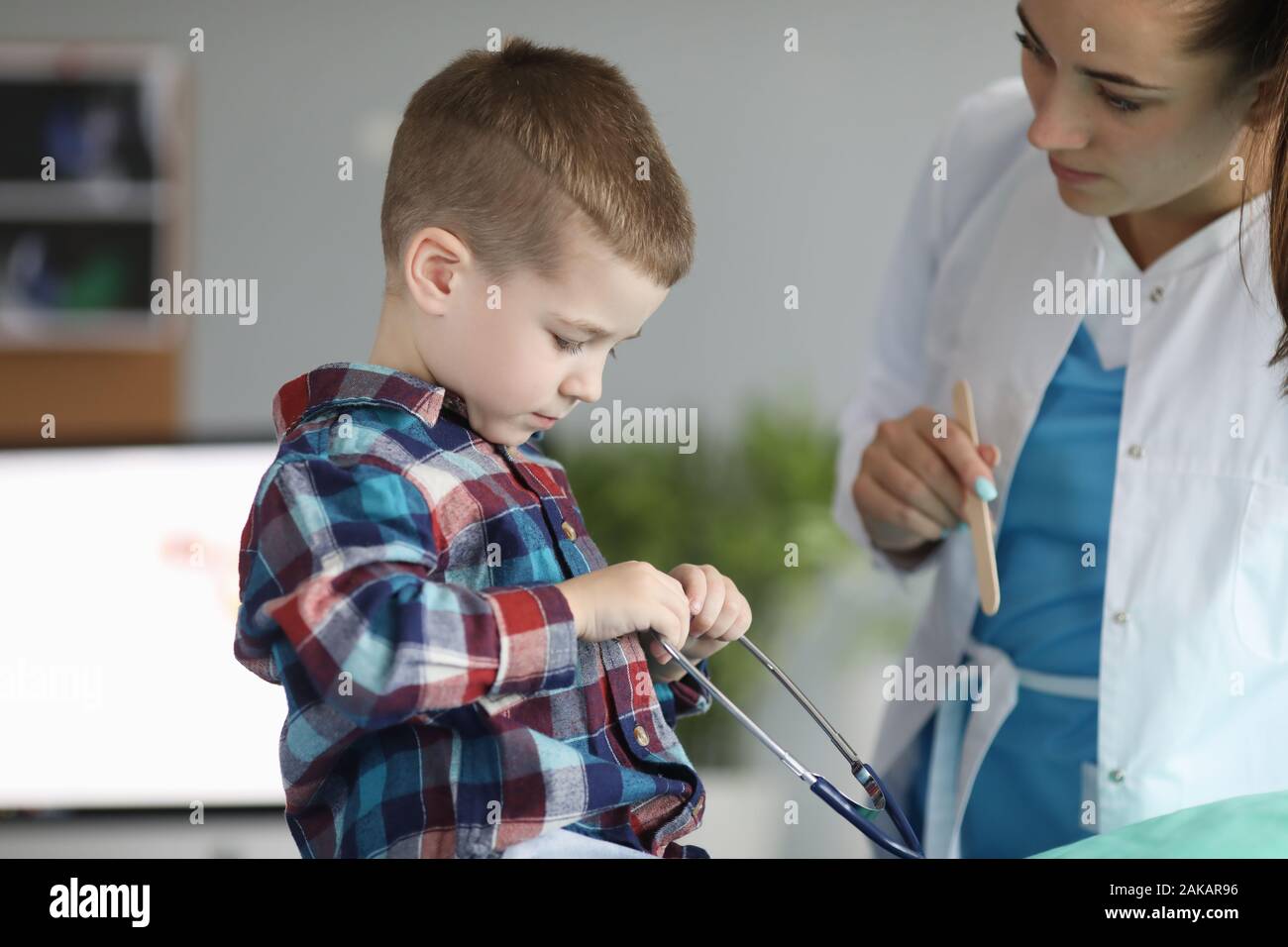 Little kid in family doctor office Stock Photo - Alamy