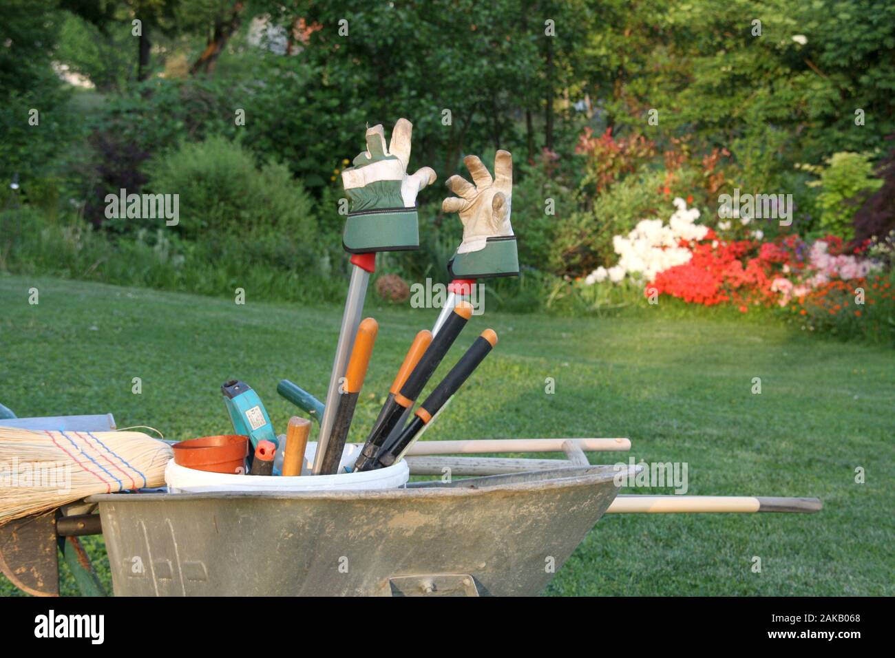 Work in the sun hi-res stock photography and images - Alamy