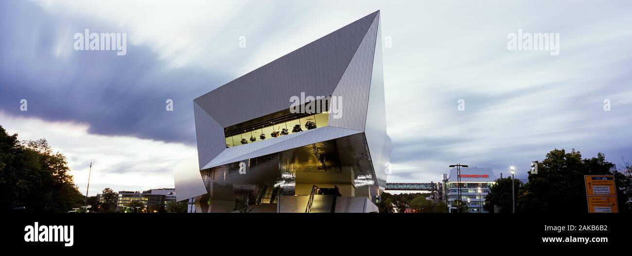 Modern museum exterior hi-res stock photography and images - Alamy
