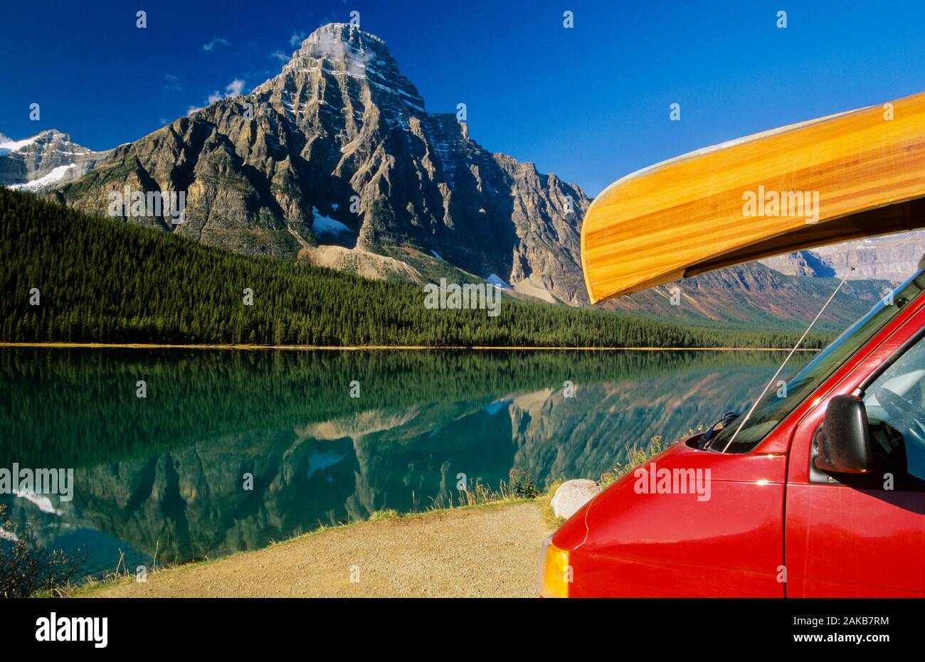 Canoe mount on car hi-res stock photography and images - Alamy