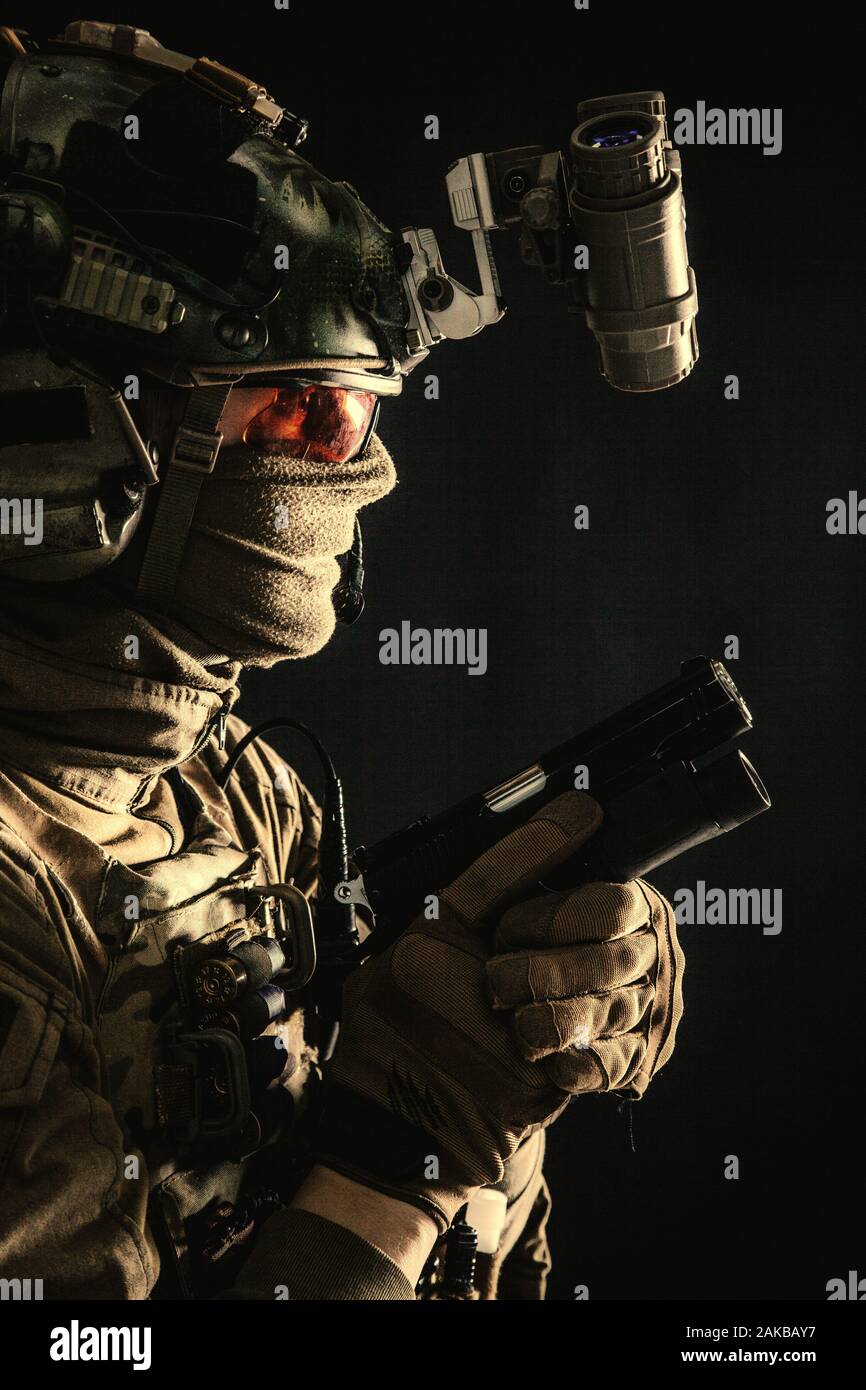 Elite commando soldier sneaking with pistol in hand Stock Photo - Alamy