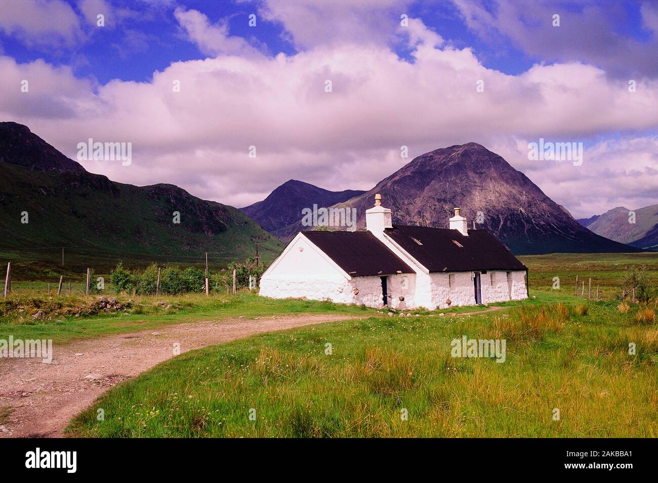 Scottish highlands cottage hi-res stock photography and images - Alamy