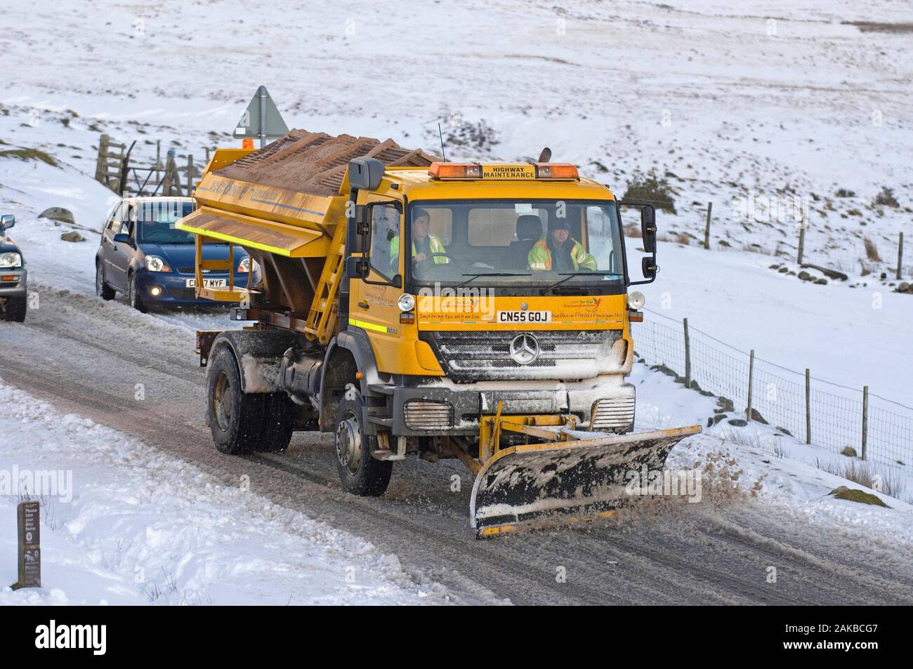 Gritting lorry spreading grit salt hi-res stock photography and images ...