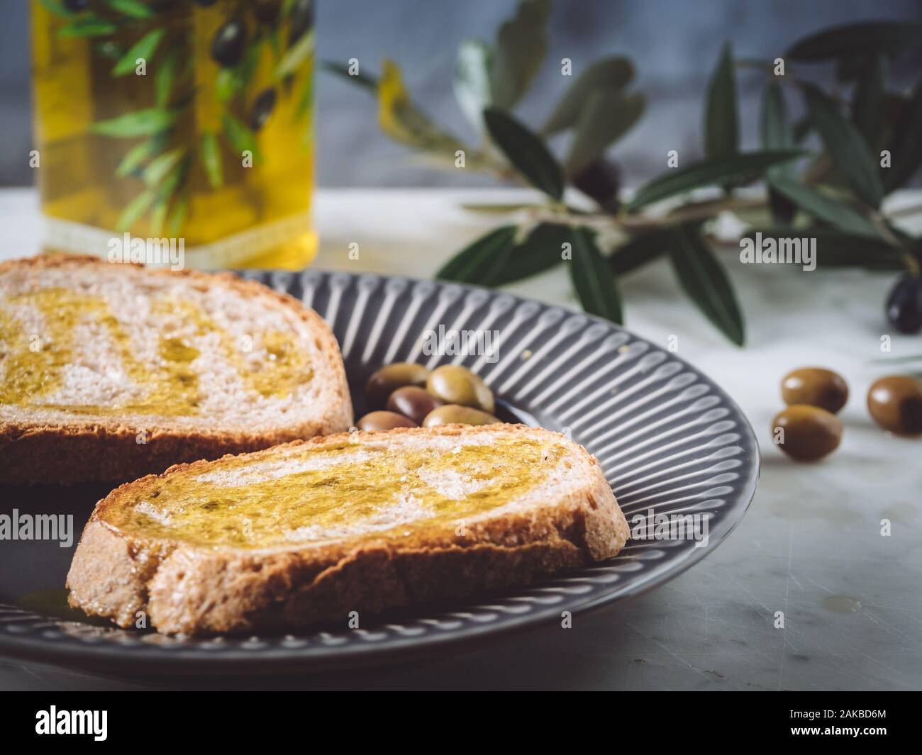 Mediterranean bread oil hi-res stock photography and images - Alamy