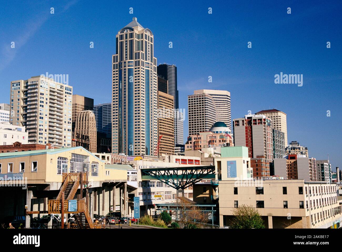 Skyscraper day hi-res stock photography and images - Alamy