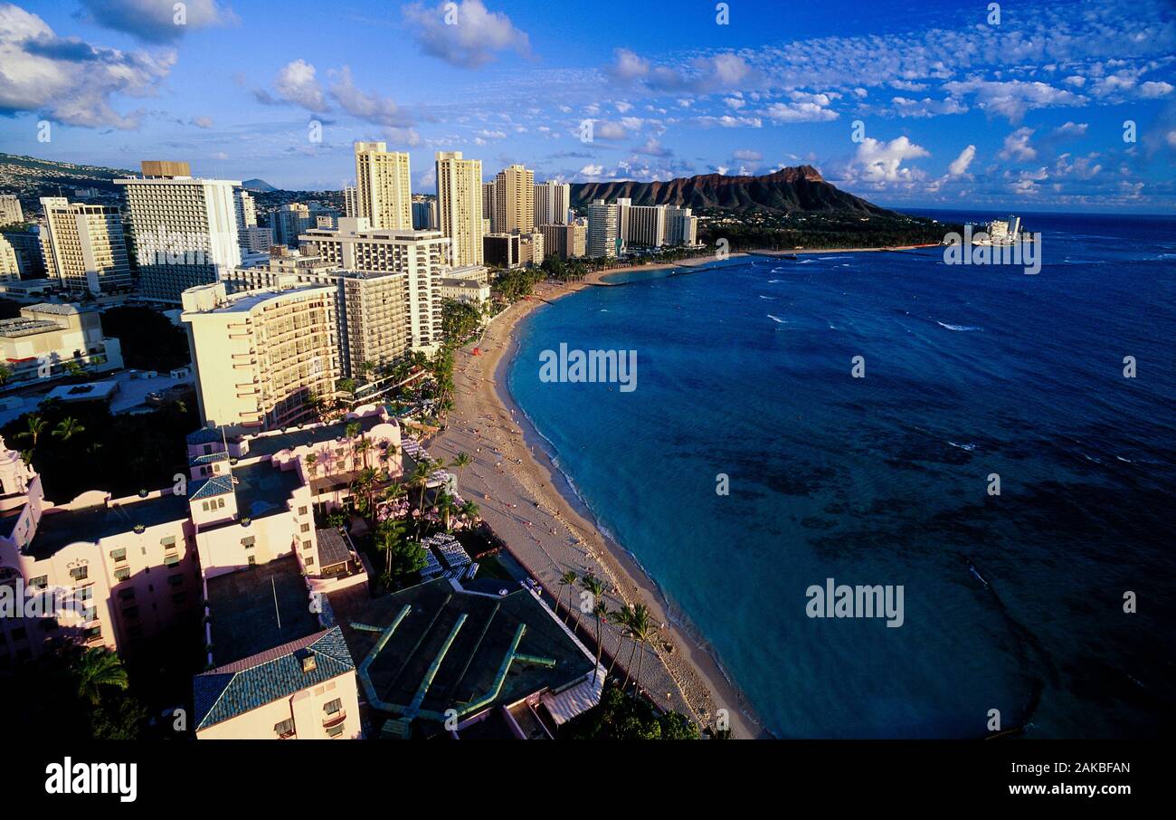 Urban cloud architecture hi-res stock photography and images - Alamy