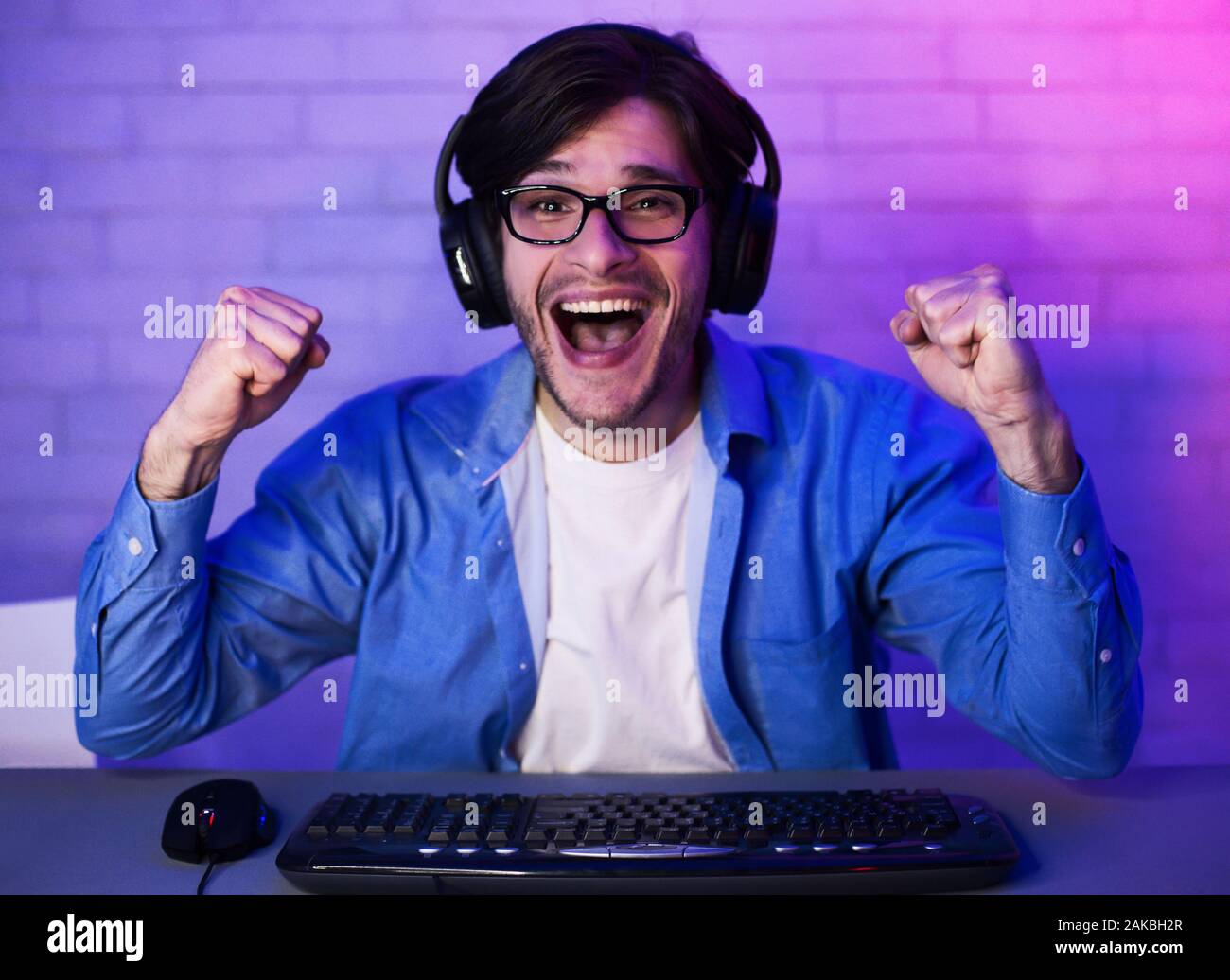 Professional video gamer winning hi-res stock photography and images ...