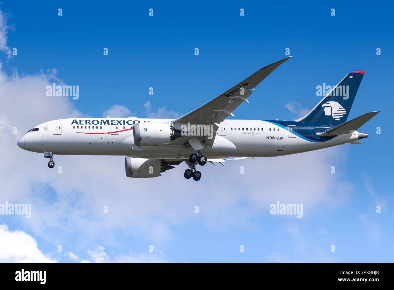 Boeing 787 9 Dreamliner Airline Ana Stock Photos & Boeing 787 9 ...