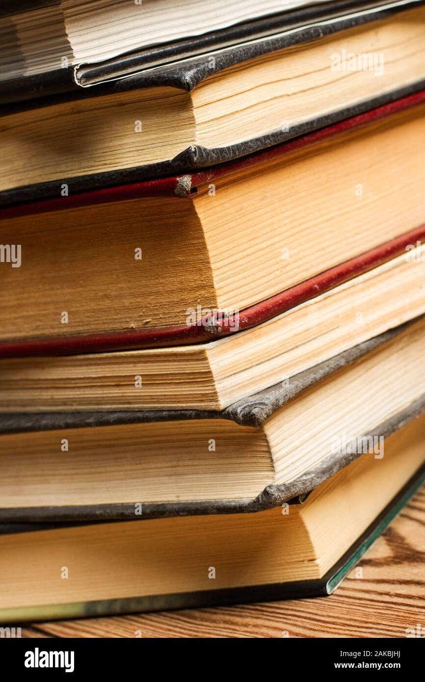 Overhead book stack hi-res stock photography and images - Alamy
