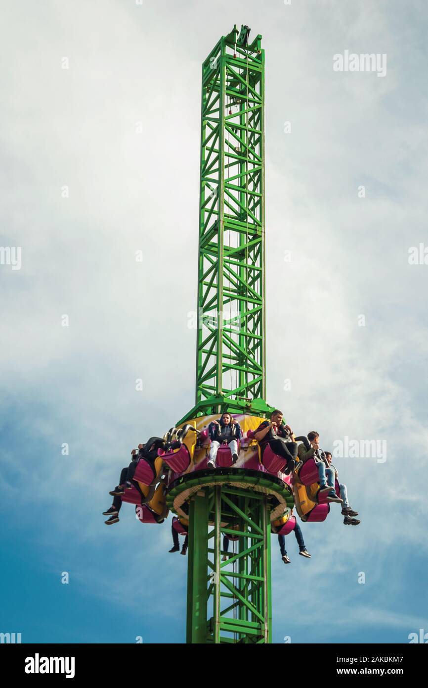 Vertical drop thrill ride hi-res stock photography and images - Alamy