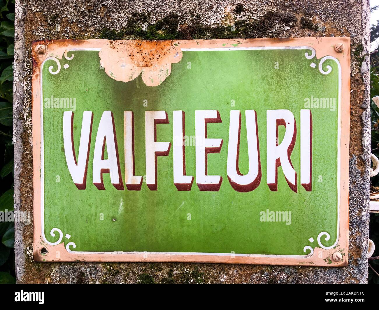 Valfleuri, plate on the pilar of a single-family home door, Lyon ...