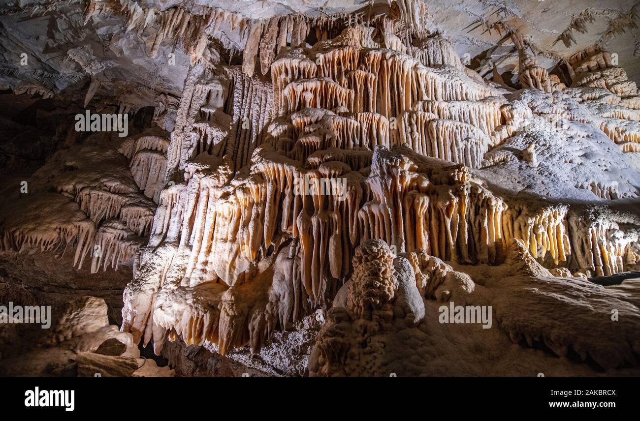 Inside the 340 million years old Jenolan caves in Australia Stock Photo ...