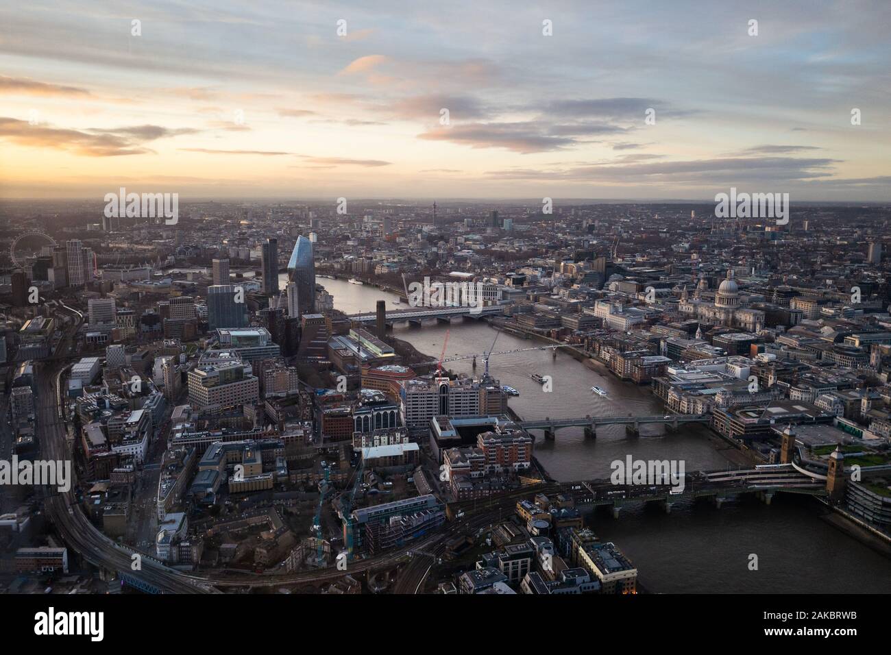 London skyline sunset hi-res stock photography and images - Alamy