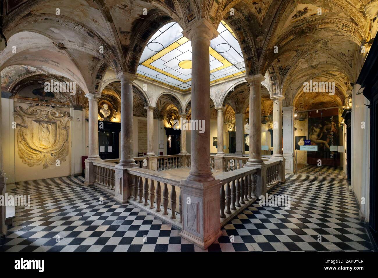 Les rouges bar hi-res stock photography and images - Alamy