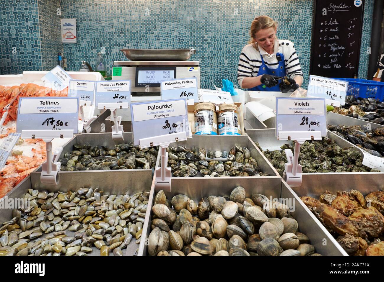 Shell fish market hi-res stock photography and images - Alamy