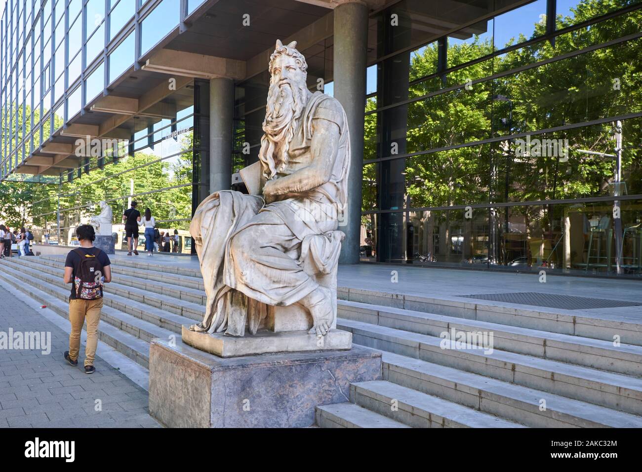 Antigone statue hi-res stock photography and images - Alamy