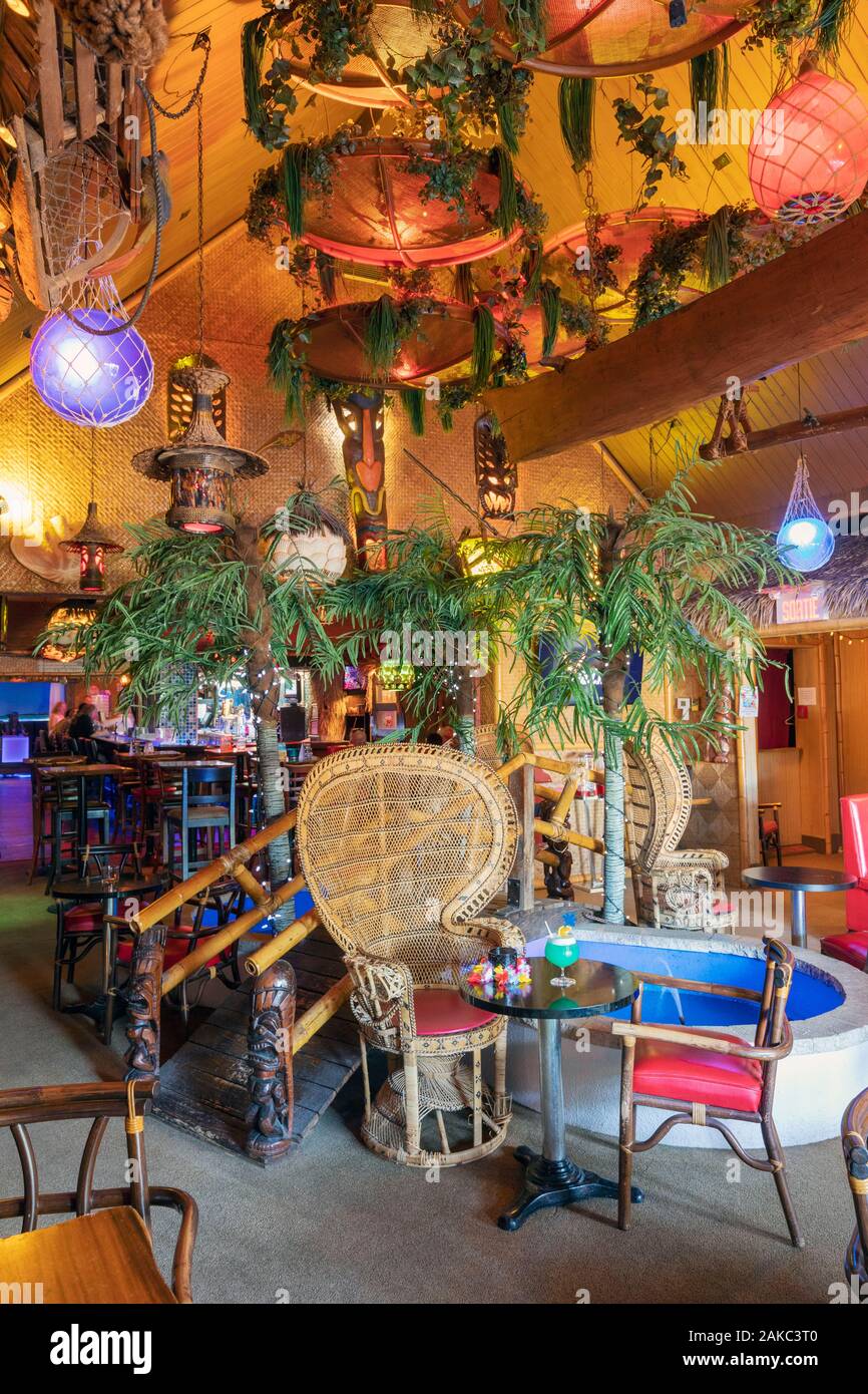 Kitsch bar hi-res stock photography and images - Alamy