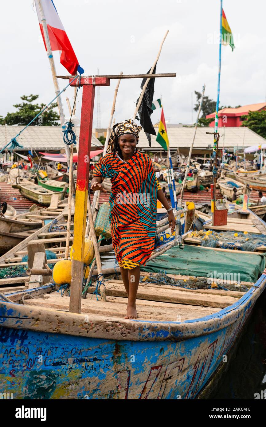 Benin, Cotonou, woman in fishmarket Stock Photo - Alamy