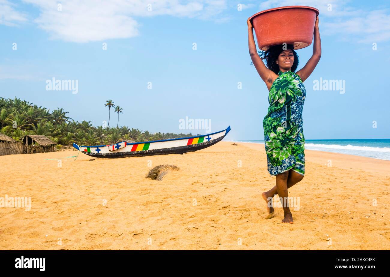 Benin, Grand Popo, woman just back from fishing on the beach Stock ...