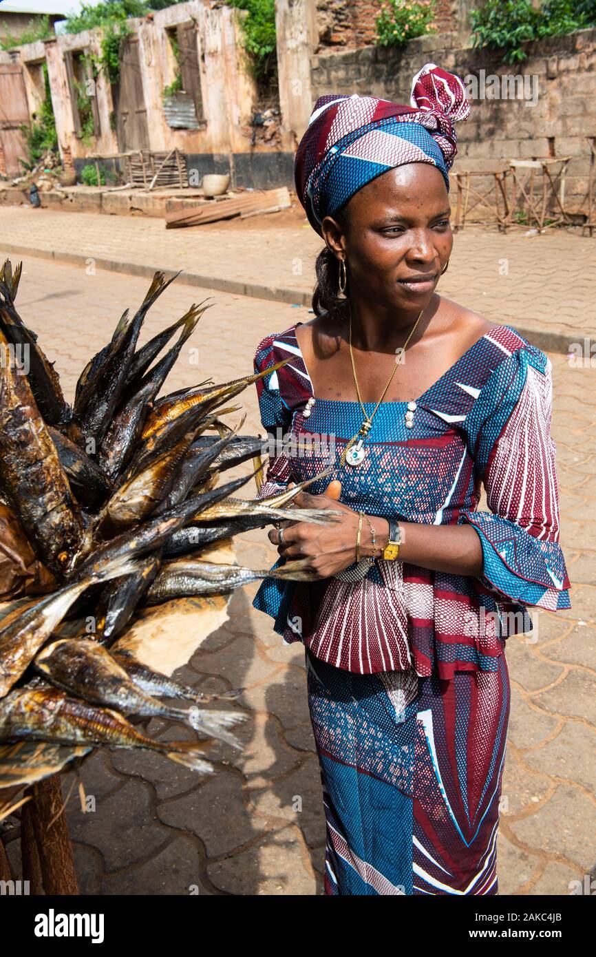 Benin woman hi-res stock photography and images - Alamy