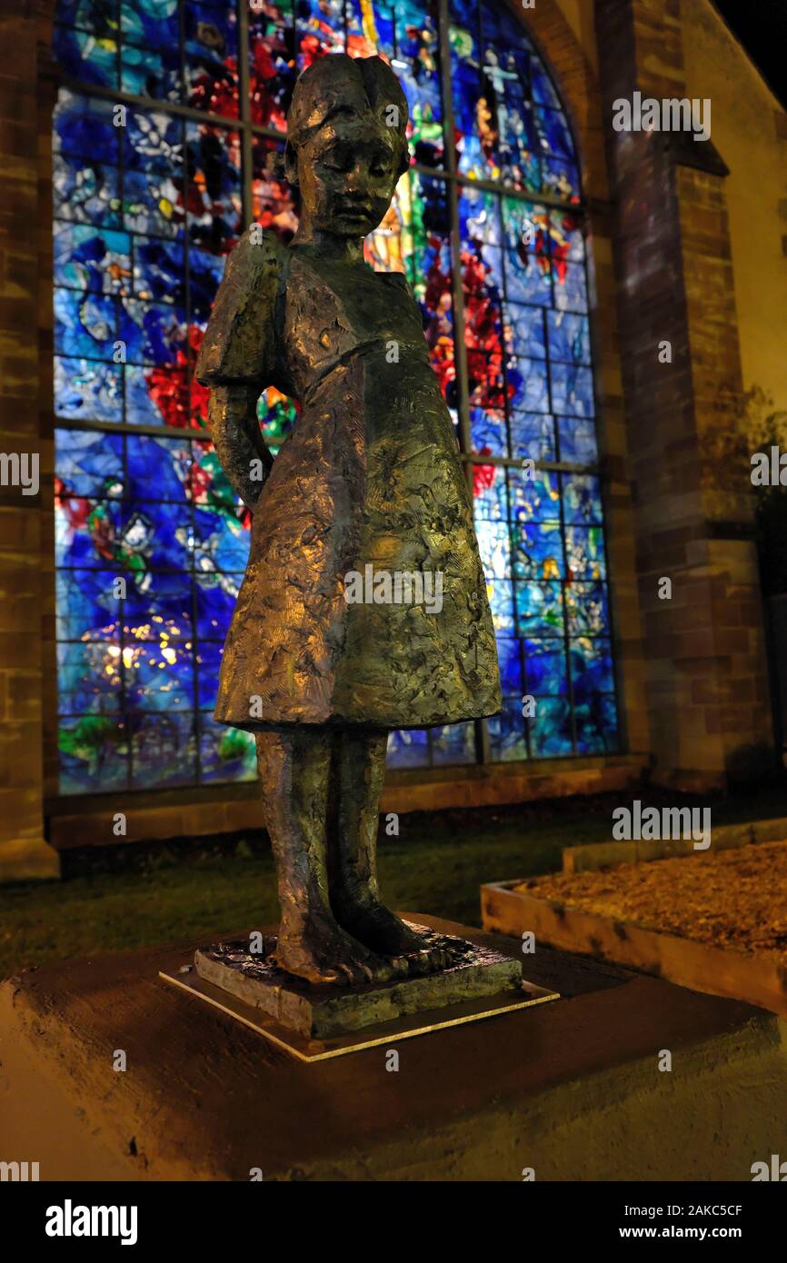 France, Moselle, Sarrebourg, R ue de la Vieille Caserne, sculpture ...