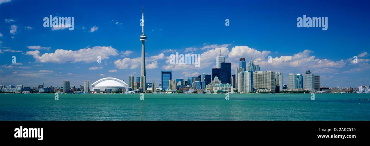 Toronto skyline daytime panorama hi-res stock photography and images ...