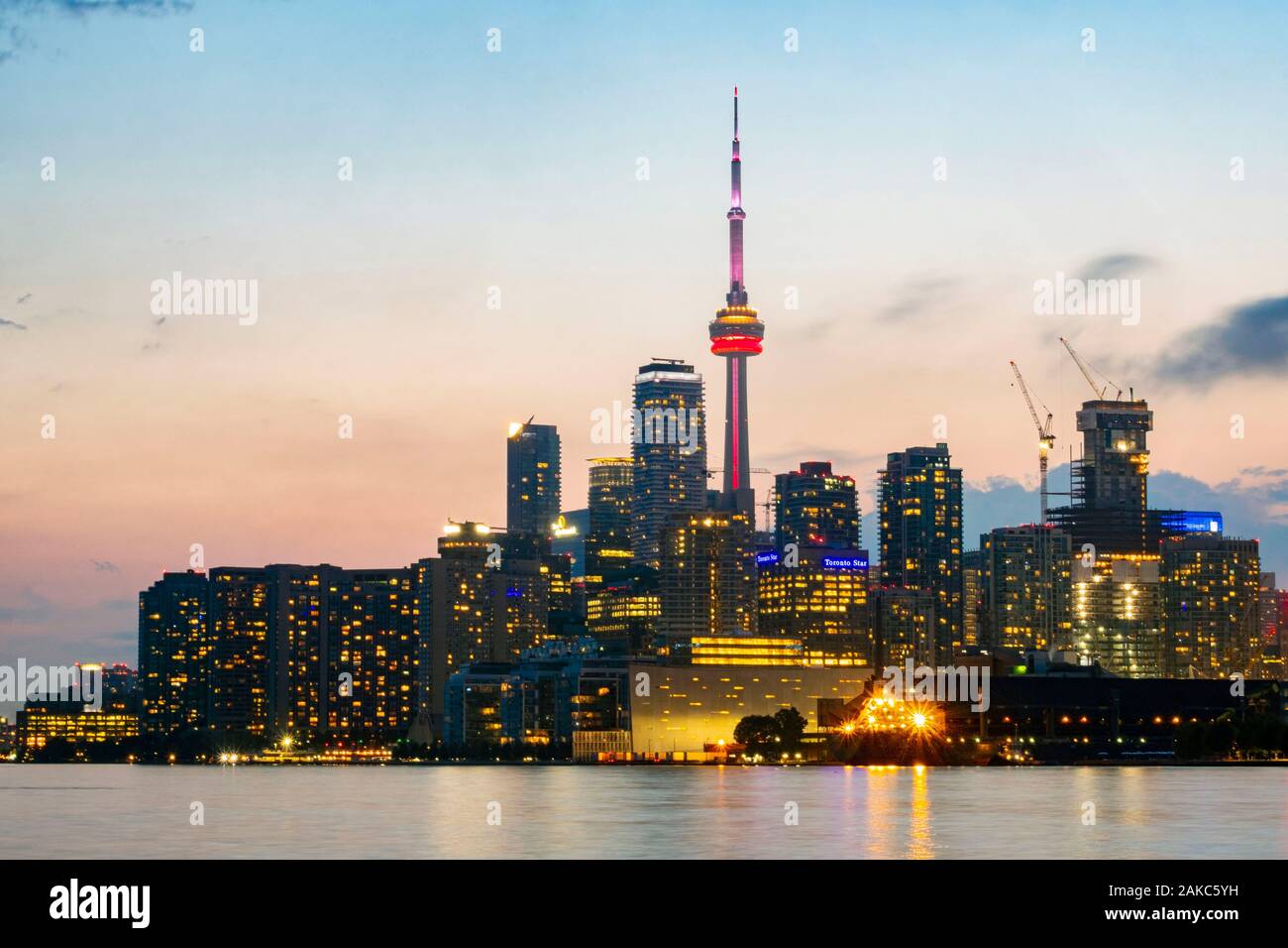Toronto apartment building hi-res stock photography and images - Alamy