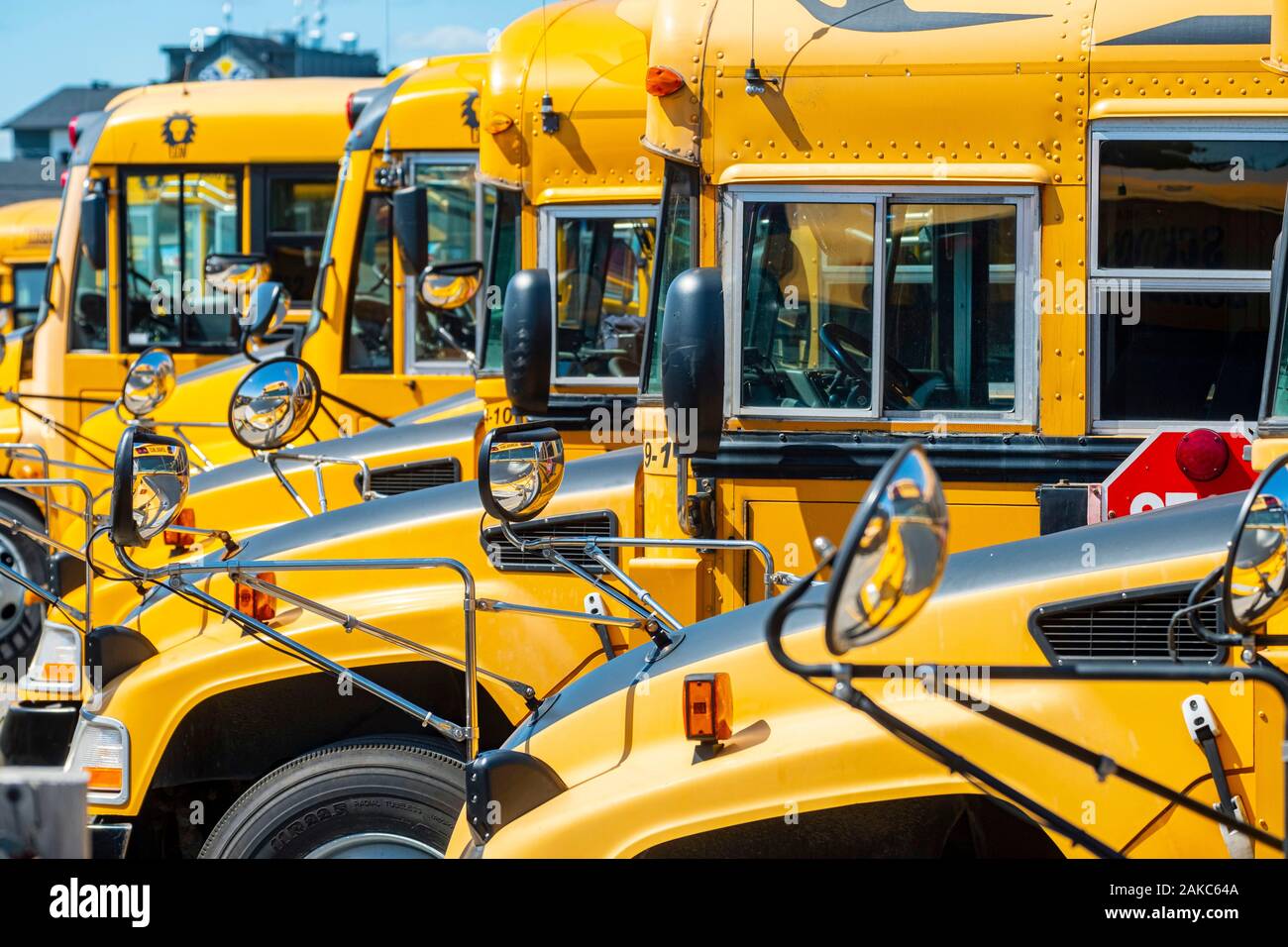 Canada school bus hi-res stock photography and images - Alamy