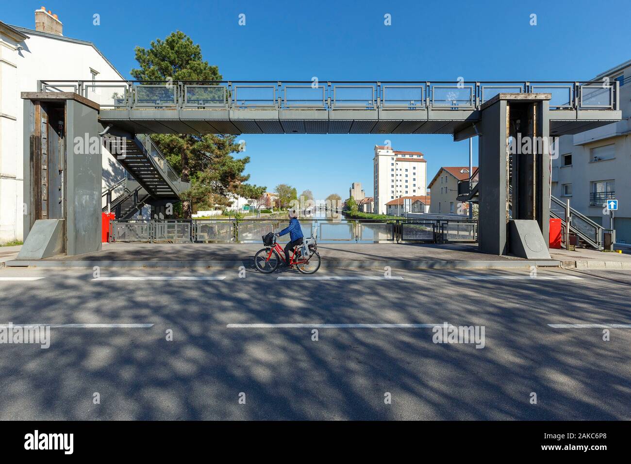 France, Meurthe et Moselle, lift bridge over the Meurthe canal in Rue ...