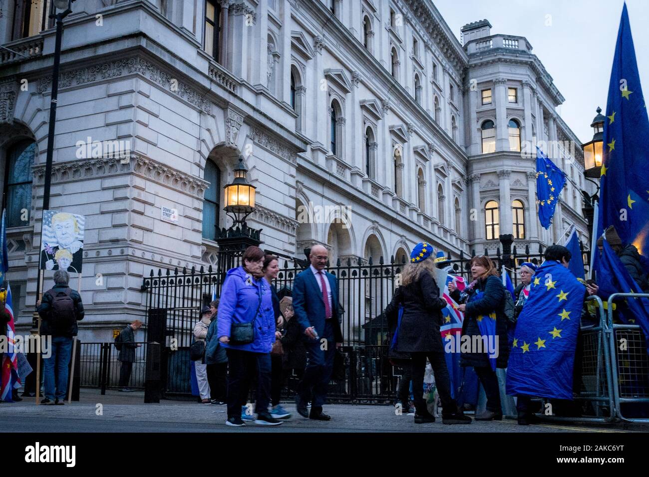 Protest outside 10 downing street hi-res stock photography and images ...