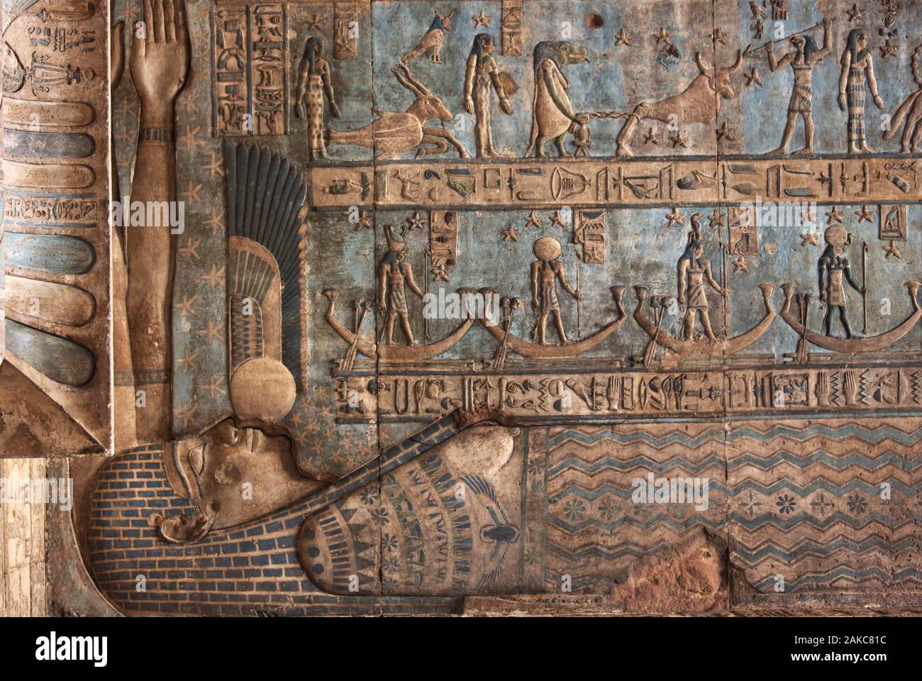 Egyptian temple ceiling hi-res stock photography and images - Alamy