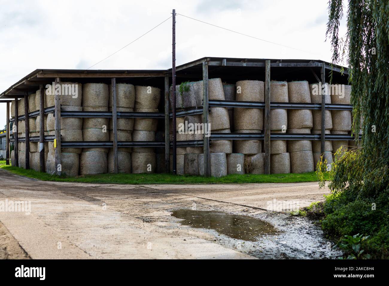 Wooden hay barn hi-res stock photography and images - Alamy