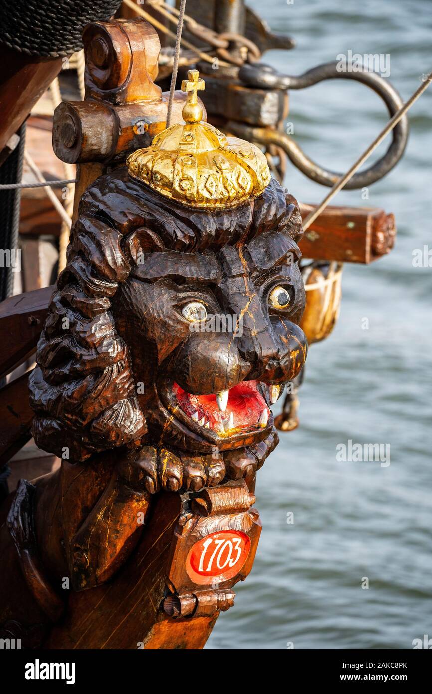 Ship figurehead sculpture hi-res stock photography and images - Alamy