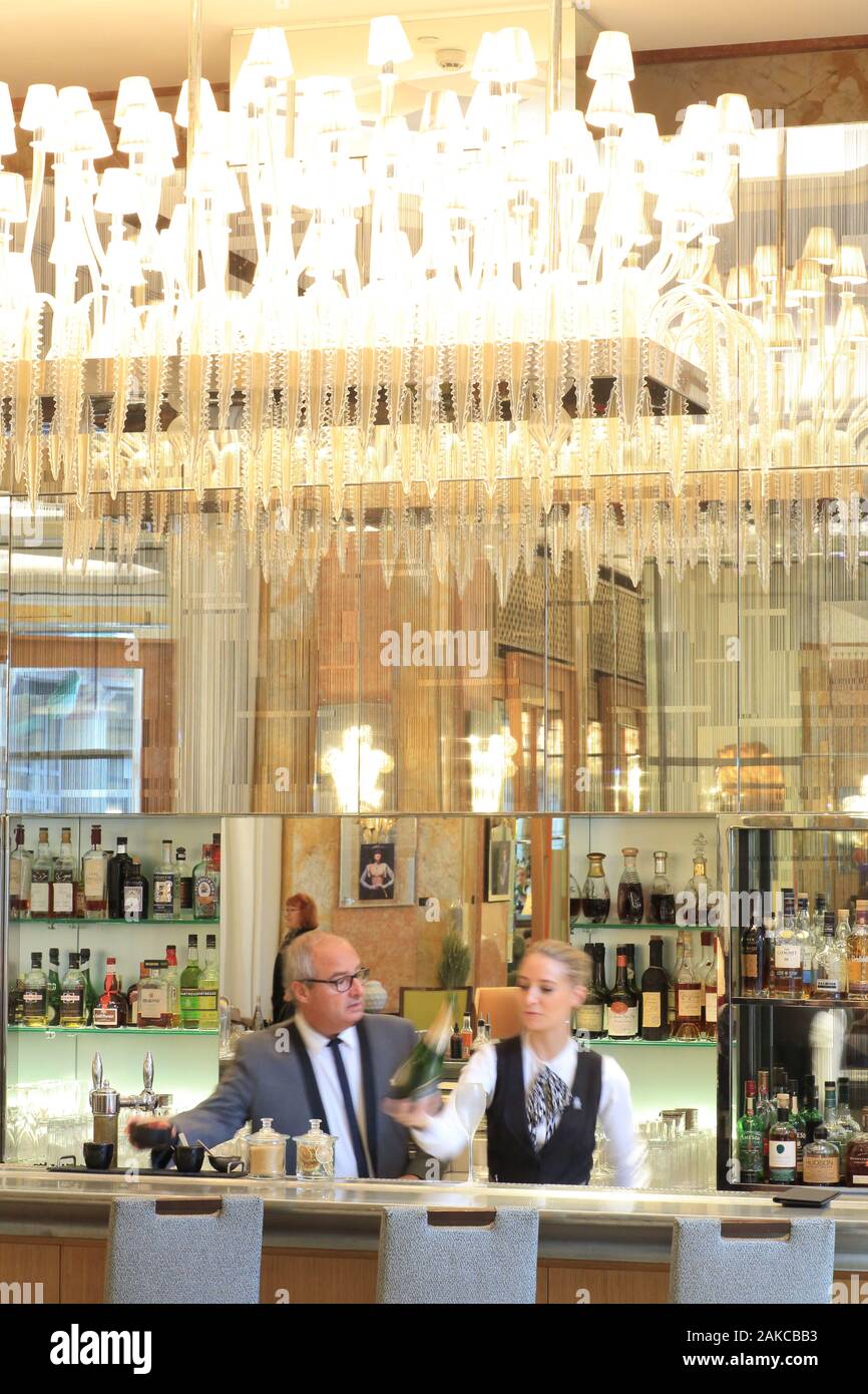George v paris hotel bar hi-res stock photography and images - Alamy
