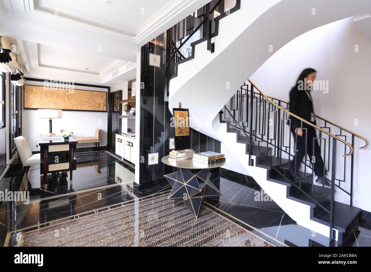 France, Paris, Avenue Georges V, Hotel Prince de Galles (Marriott ...