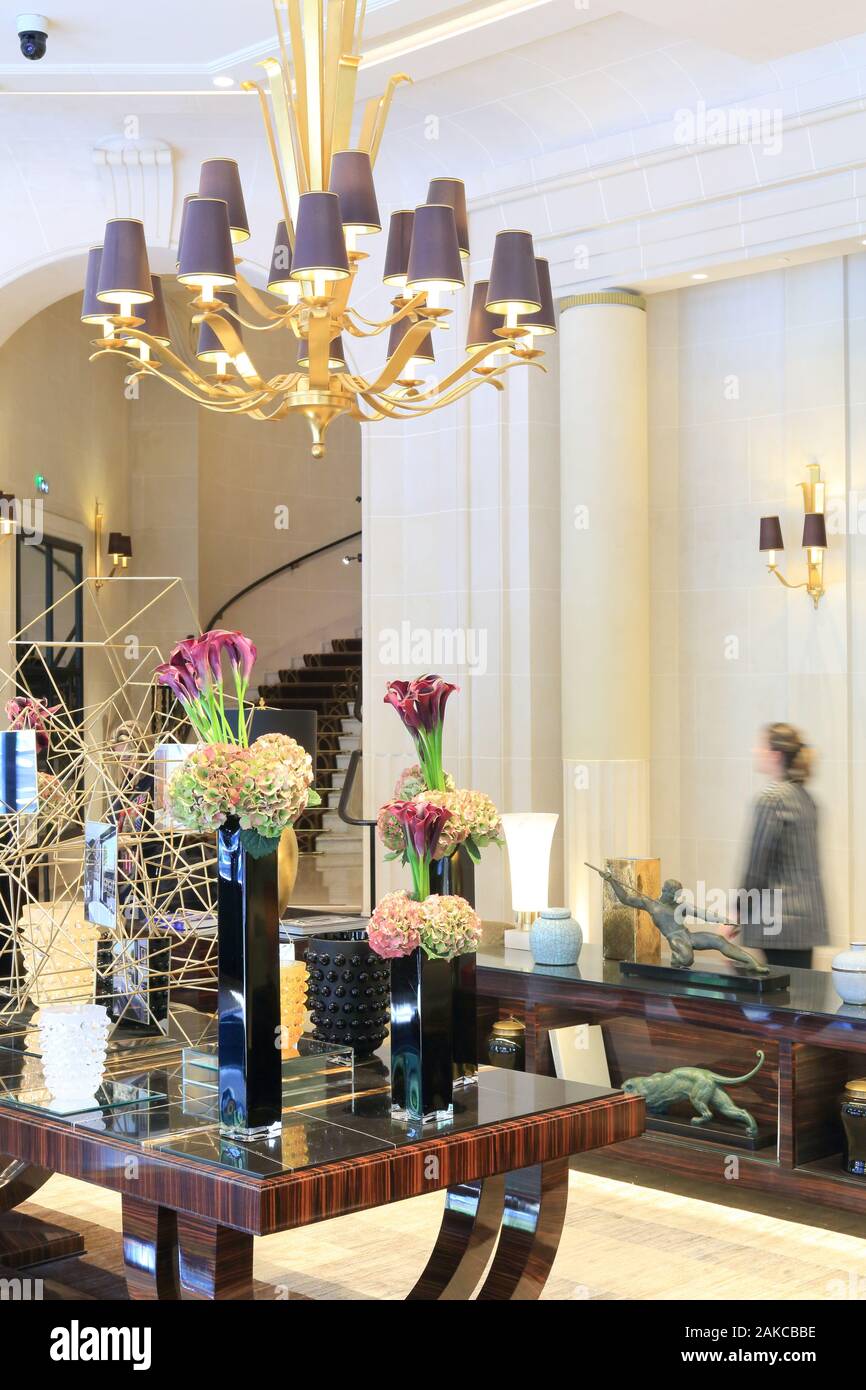 France, Paris, Avenue Georges V, Hotel Prince de Galles (Marriott ...